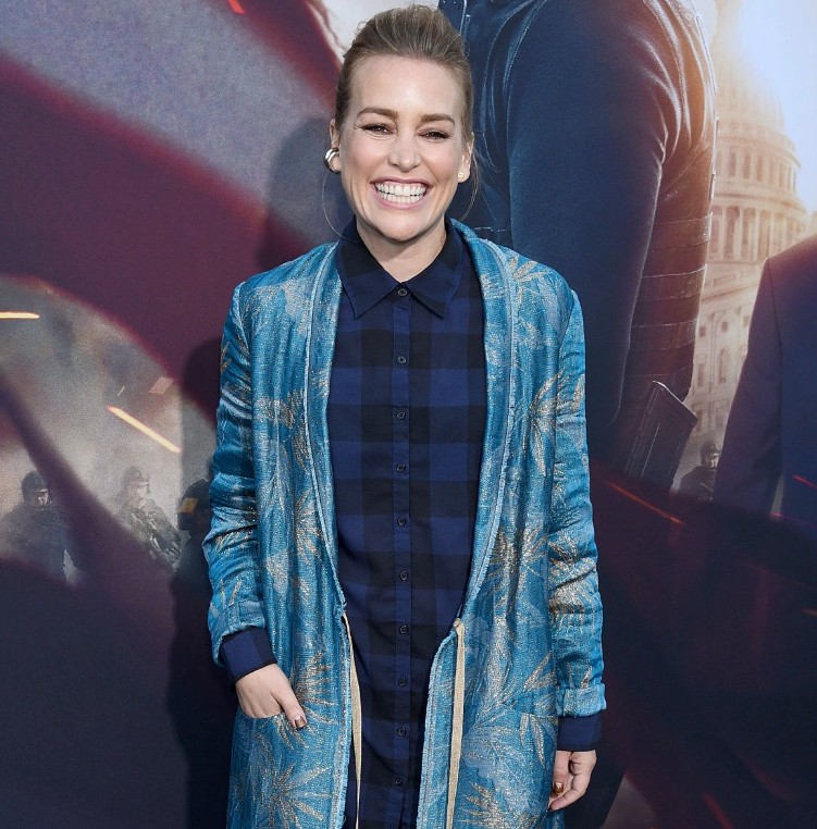 PIPER PERABO – Jennifer Fisher